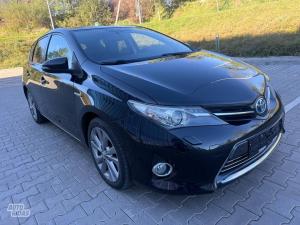 Melns Toyota Auris 2013 Viļņa, ar dzinēja tilpumu 1.80 L un nobraukumu 239 tūkst. km par 9850 €, foto 3 vietnē AUTOMOTO.COM.LV