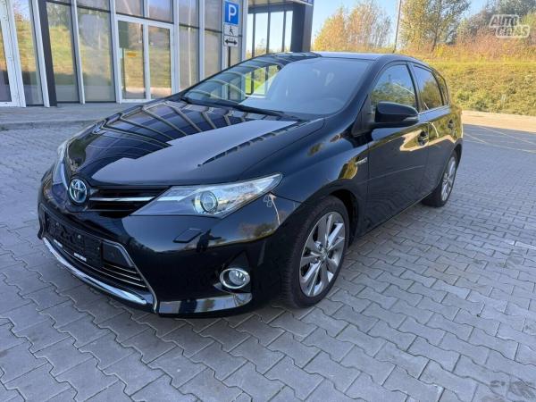 Black Toyota Auris 2013 in Vilnius, with an engine capacity of 1.80 L and mileage of 239 thousand km for 9850 €, photo 5 on AUTOMOTO.COM.LV