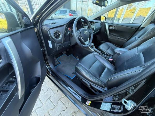 Black Toyota Auris 2013 in Vilnius, with an engine capacity of 1.80 L and mileage of 239 thousand km for 9850 €, photo 9 on AUTOMOTO.COM.LV