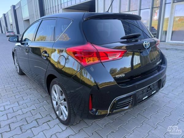 Black Toyota Auris 2013 in Vilnius, with an engine capacity of 1.80 L and mileage of 239 thousand km for 9850 €, photo 11 on AUTOMOTO.COM.LV