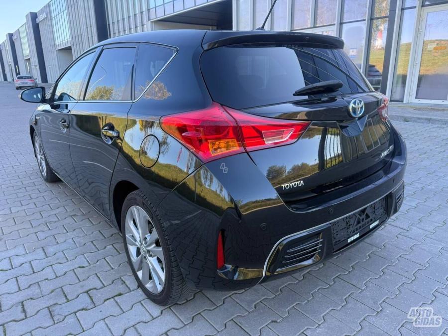 Melns Toyota Auris 2013 Viļņa, ar dzinēja tilpumu 1.80 L un nobraukumu 239 tūkst. km par 9850 €, foto 11 vietnē AUTOMOTO.COM.LV