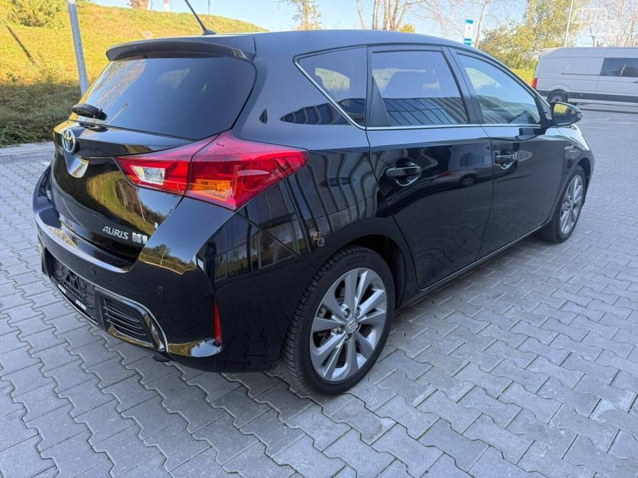 Melns Toyota Auris 2013 Viļņa, ar dzinēja tilpumu 1.80 L un nobraukumu 239 tūkst. km par 9850 €, foto 13 vietnē AUTOMOTO.COM.LV