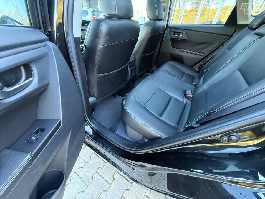 Melns Toyota Auris 2013 Viļņa, ar dzinēja tilpumu 1.80 L un nobraukumu 239 tūkst. km par 9850 €, foto 19 vietnē AUTOMOTO.COM.LV