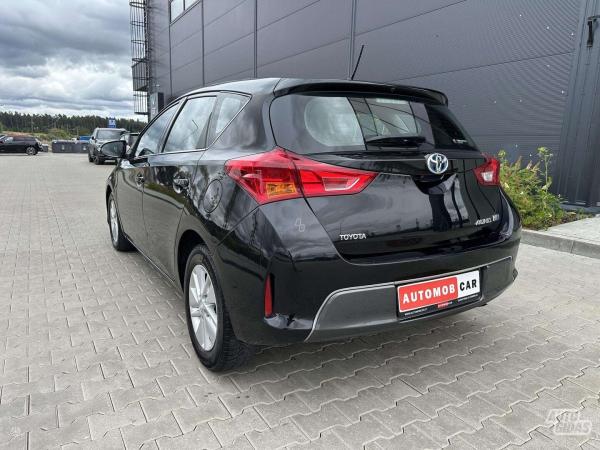 Black Toyota Auris 2013 in Vilnius, with an engine capacity of 1.80 L and mileage of 206 thousand km for 8750 €, photo 11 on AUTOMOTO.COM.LV