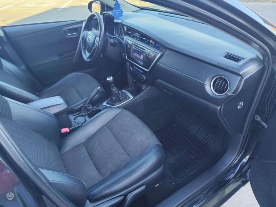 Black Toyota Auris 2013 in Siauliai, with an engine capacity of 2.00 L and mileage of 299 thousand km for 4700 €, photo 20 on AUTOMOTO.COM.LV