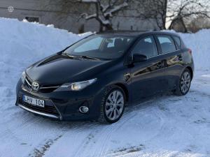 Melns Toyota Auris 2014 Viļņa, ar dzinēja tilpumu 1.80 L un nobraukumu 221 tūkst. km par 6600 €, foto  vietnē AUTOMOTO.COM.LV