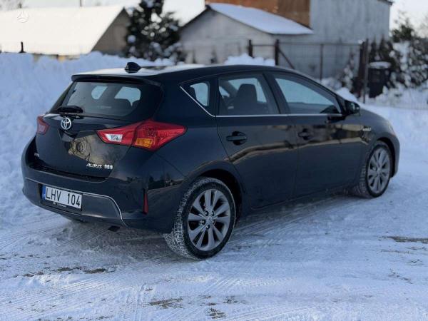 Black Toyota Auris 2014 in Vilnius, with an engine capacity of 1.80 L and mileage of 221 thousand km for 6600 €, photo 2 on AUTOMOTO.COM.LV