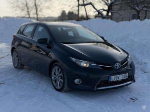 Melns Toyota Auris 2014 Viļņa, ar dzinēja tilpumu 1.80 L un nobraukumu 221 tūkst. km par 6600 €, foto 3 vietnē AUTOMOTO.COM.LV