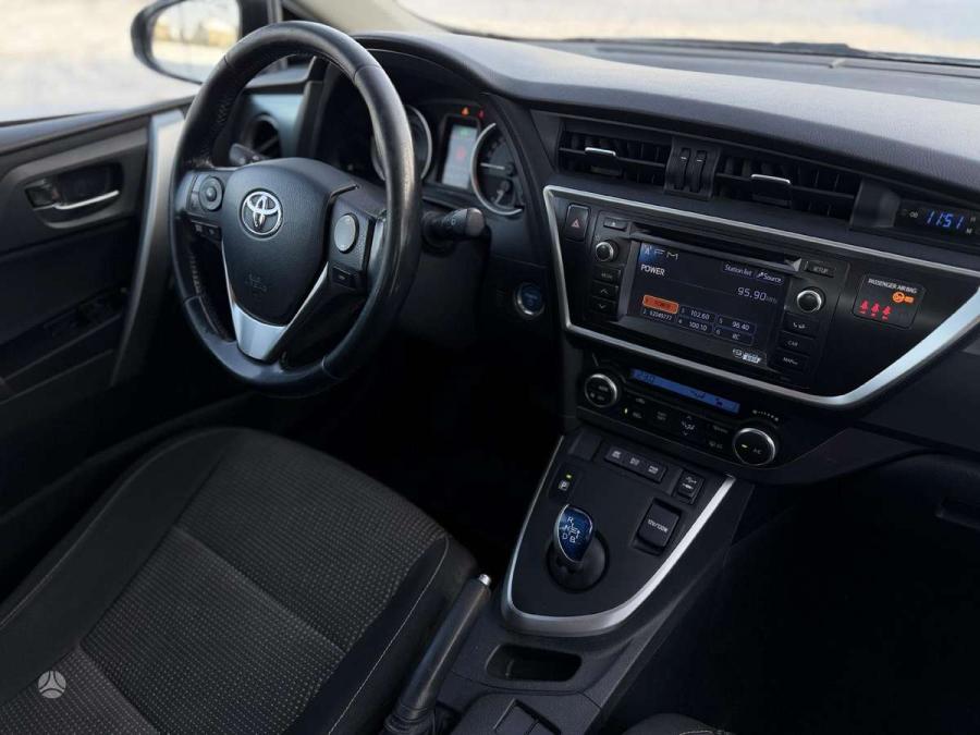 Melns Toyota Auris 2014 Viļņa, ar dzinēja tilpumu 1.80 L un nobraukumu 221 tūkst. km par 6600 €, foto 16 vietnē AUTOMOTO.COM.LV