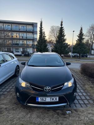 Black Toyota Auris 2014 in Tallinn, with an engine capacity of 1.60 L and mileage of 100 thousand km for 7500 €, photo  on AUTOMOTO.COM.LV