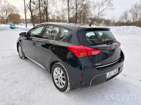 Black Toyota Auris 2014 in Tukums, with an engine capacity of 1.60 L and mileage of 245 thousand km for 7000 €, photo 6 on AUTOMOTO.COM.LV