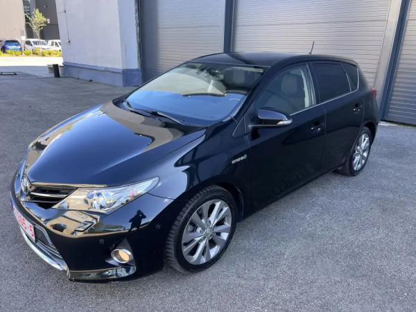 Black Toyota Auris 2014 in Riga, with an engine capacity of 1.80 L and mileage of 134 thousand km for 10850 €, photo 1 on AUTOMOTO.COM.LV