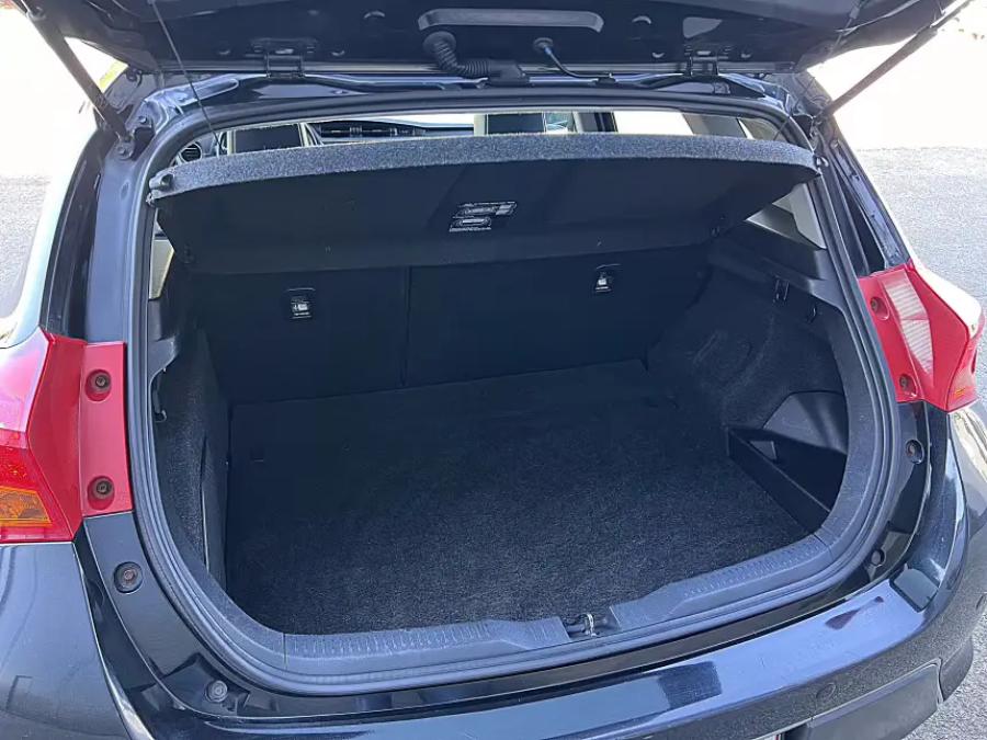 Black Toyota Auris 2014 in Riga, with an engine capacity of 1.80 L and mileage of 134 thousand km for 10850 €, photo 8 on AUTOMOTO.COM.LV