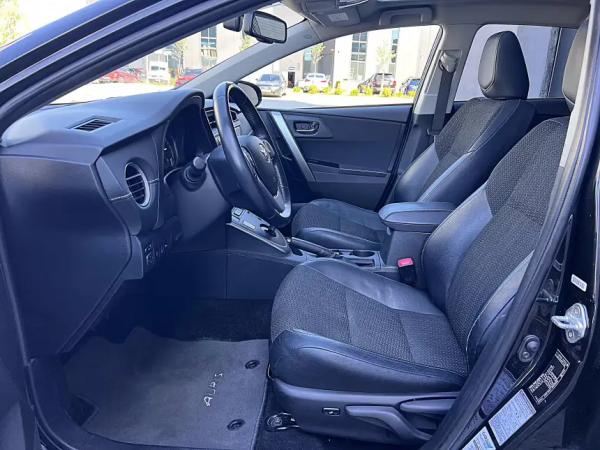 Black Toyota Auris 2014 in Riga, with an engine capacity of 1.80 L and mileage of 134 thousand km for 10850 €, photo 8 on AUTOMOTO.COM.LV