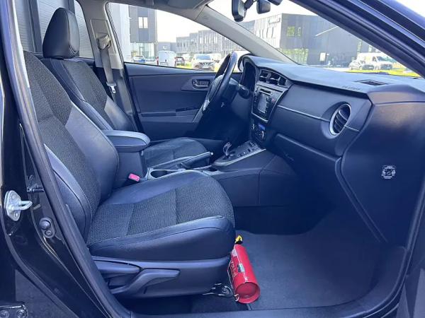 Black Toyota Auris 2014 in Riga, with an engine capacity of 1.80 L and mileage of 134 thousand km for 10850 €, photo 10 on AUTOMOTO.COM.LV