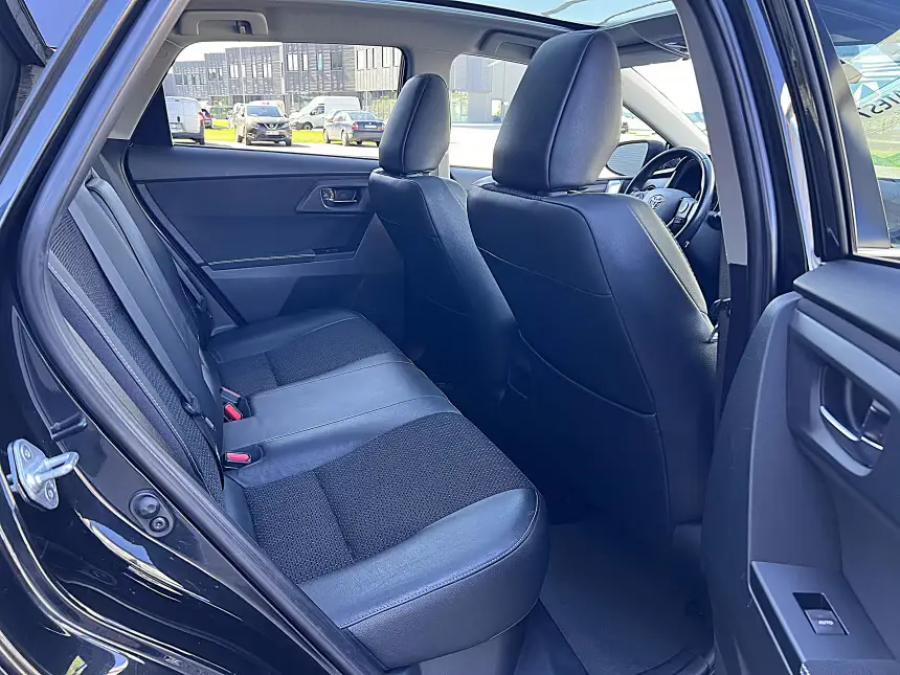 Black Toyota Auris 2014 in Riga, with an engine capacity of 1.80 L and mileage of 134 thousand km for 10850 €, photo 12 on AUTOMOTO.COM.LV