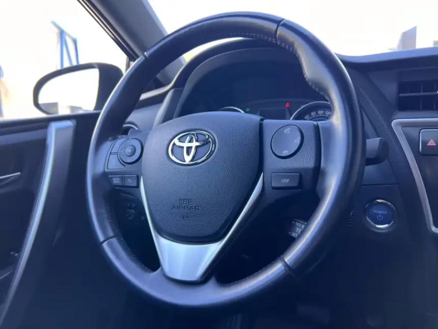Black Toyota Auris 2014 in Riga, with an engine capacity of 1.80 L and mileage of 134 thousand km for 10850 €, photo 14 on AUTOMOTO.COM.LV