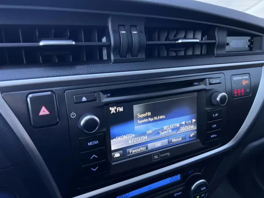 Black Toyota Auris 2014 in Riga, with an engine capacity of 1.80 L and mileage of 134 thousand km for 10850 €, photo 15 on AUTOMOTO.COM.LV