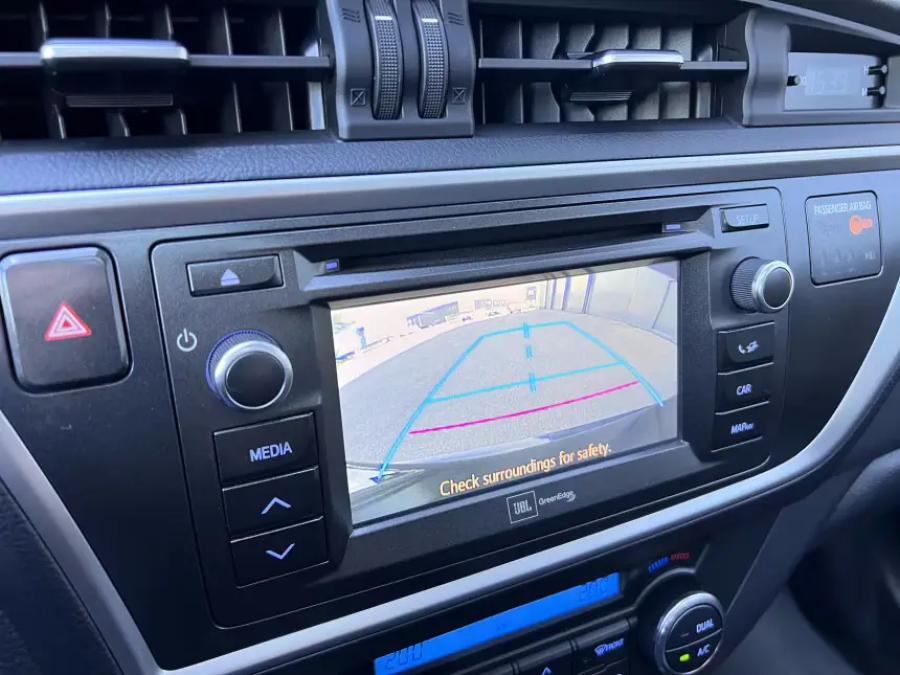 Black Toyota Auris 2014 in Riga, with an engine capacity of 1.80 L and mileage of 134 thousand km for 10850 €, photo 17 on AUTOMOTO.COM.LV