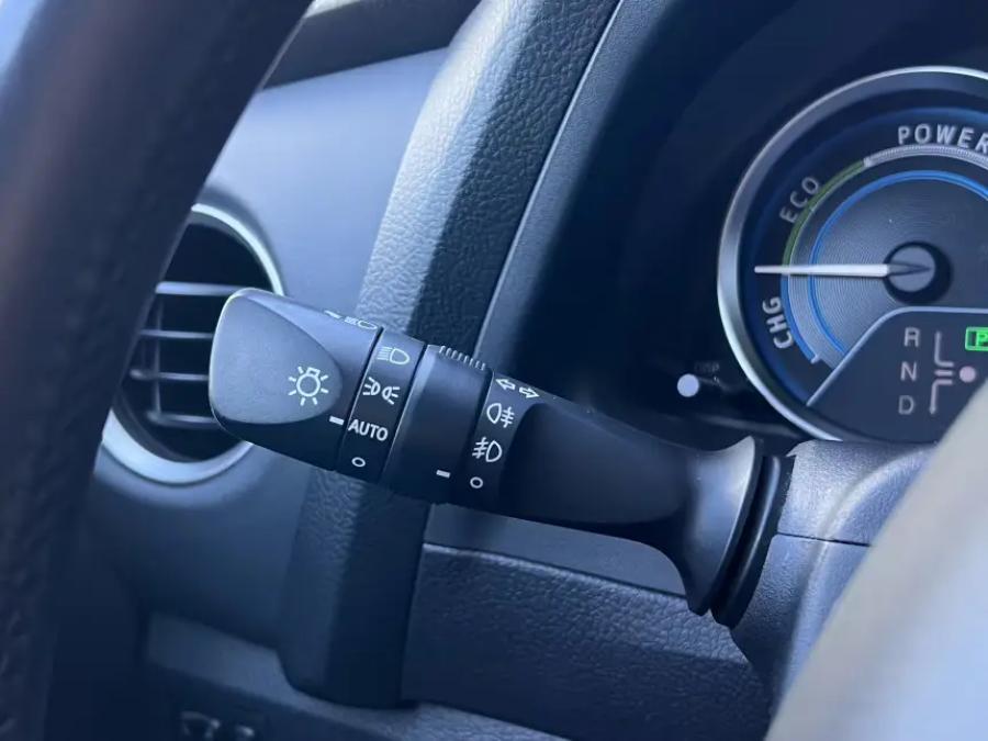Black Toyota Auris 2014 in Riga, with an engine capacity of 1.80 L and mileage of 134 thousand km for 10850 €, photo 25 on AUTOMOTO.COM.LV