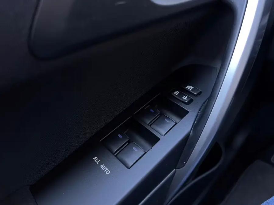 Black Toyota Auris 2014 in Riga, with an engine capacity of 1.80 L and mileage of 134 thousand km for 10850 €, photo 27 on AUTOMOTO.COM.LV