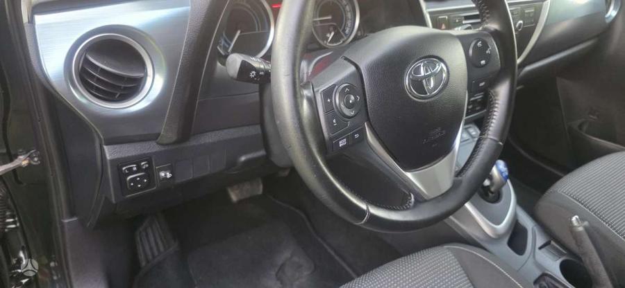 Black Toyota Auris 2014 in Marijampole, with an engine capacity of 1.80 L and mileage of 130 thousand km for 8200 €, photo 12 on AUTOMOTO.COM.LV