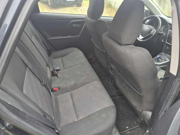 Black Toyota Auris 2014 in Taurage, with an engine capacity of 1.80 L and mileage of 300 thousand km for 4800 €, photo 6 on AUTOMOTO.COM.LV