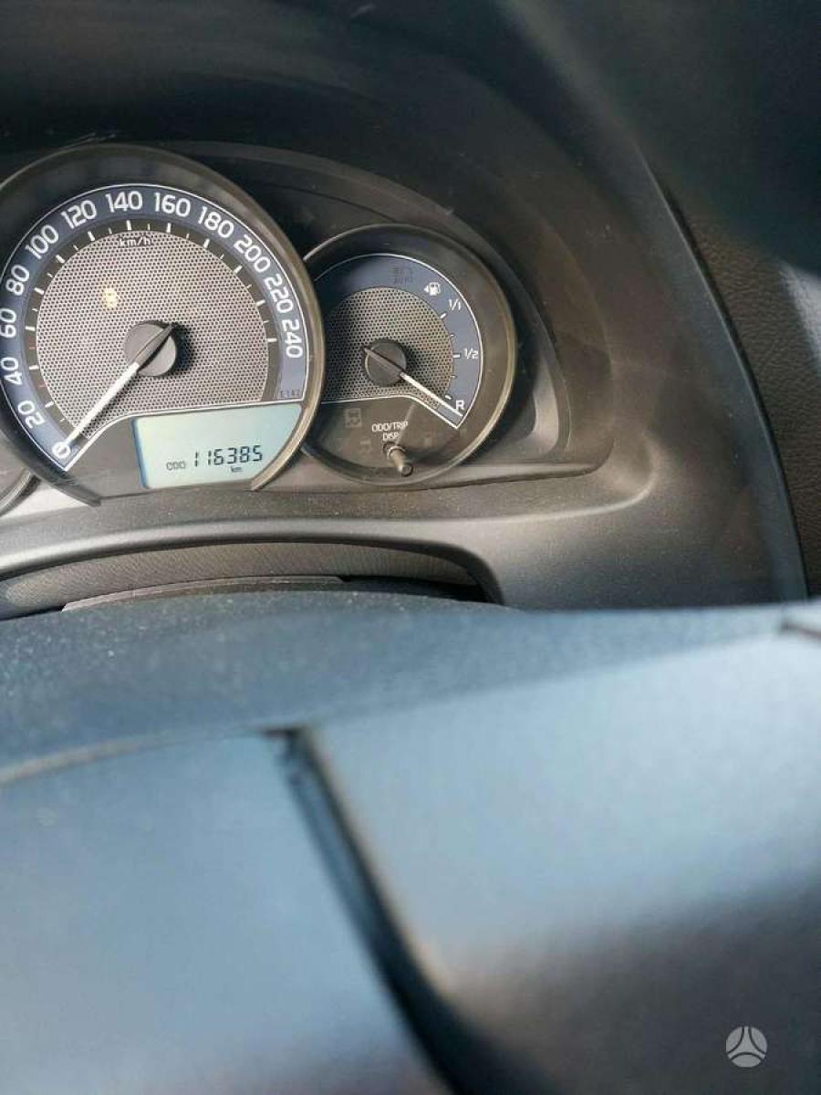 Melns Toyota Auris 2014 Marijampole, ar dzinēja tilpumu 1.33 L un nobraukumu 116 tūkst. km par 6900 €, foto 7 vietnē AUTOMOTO.COM.LV