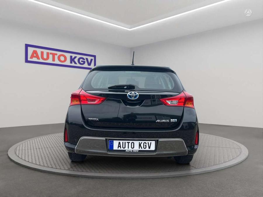 Black Toyota Auris 2014 in Kaunas, with an engine capacity of 1.80 L and mileage of 164 thousand km for 8999 €, photo 5 on AUTOMOTO.COM.LV
