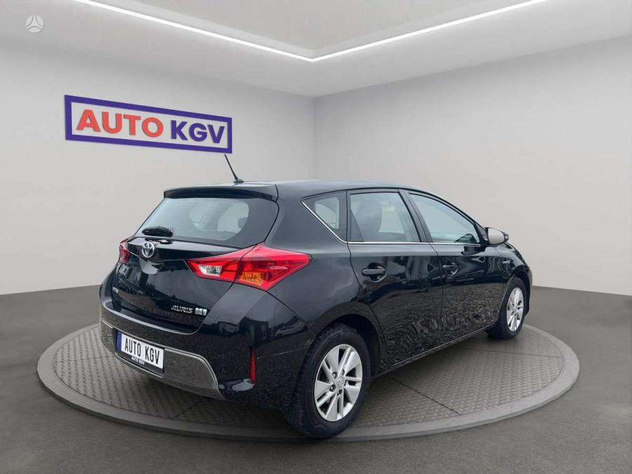 Black Toyota Auris 2014 in Kaunas, with an engine capacity of 1.80 L and mileage of 164 thousand km for 8999 €, photo 6 on AUTOMOTO.COM.LV
