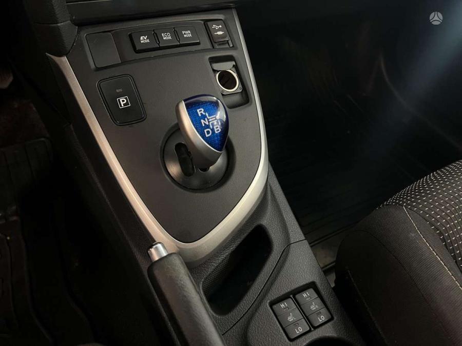 Black Toyota Auris 2014 in Kaunas, with an engine capacity of 1.80 L and mileage of 164 thousand km for 8999 €, photo 16 on AUTOMOTO.COM.LV