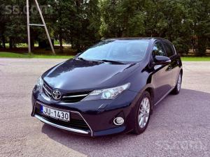 Melns Toyota Auris 2014 Tukums, ar dzinēja tilpumu 1.60 L un nobraukumu 0 tūkst. km par 6100 €, foto  vietnē AUTOMOTO.COM.LV