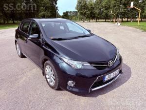 Melns Toyota Auris 2014 Tukums, ar dzinēja tilpumu 1.60 L un nobraukumu 0 tūkst. km par 6100 €, foto 3 vietnē AUTOMOTO.COM.LV