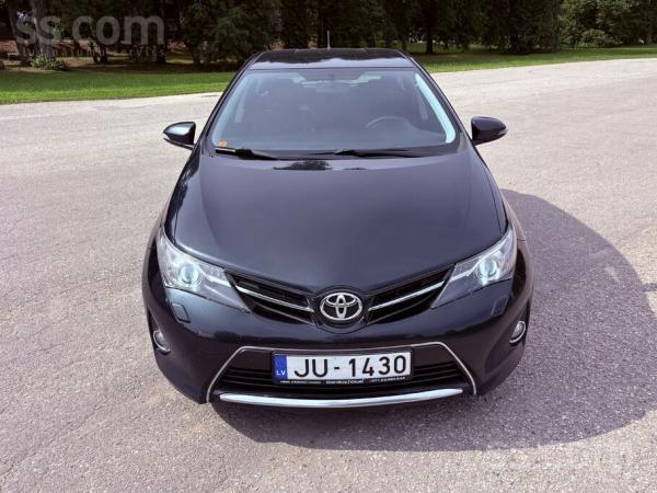 Melns Toyota Auris 2014 Tukums, ar dzinēja tilpumu 1.60 L un nobraukumu 0 tūkst. km par 6100 €, foto 4 vietnē AUTOMOTO.COM.LV