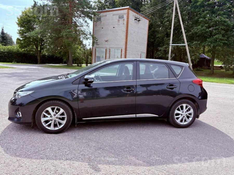 Melns Toyota Auris 2014 Tukums, ar dzinēja tilpumu 1.60 L un nobraukumu 0 tūkst. km par 6100 €, foto 5 vietnē AUTOMOTO.COM.LV