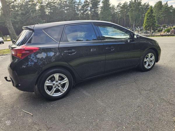 Melns Toyota Auris 2014 Viļņa, ar dzinēja tilpumu 1.36 L un nobraukumu 230 tūkst. km par 4500 €, foto 1 vietnē AUTOMOTO.COM.LV