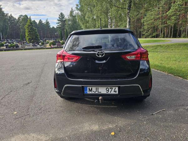 Melns Toyota Auris 2014 Viļņa, ar dzinēja tilpumu 1.36 L un nobraukumu 230 tūkst. km par 4500 €, foto 4 vietnē AUTOMOTO.COM.LV