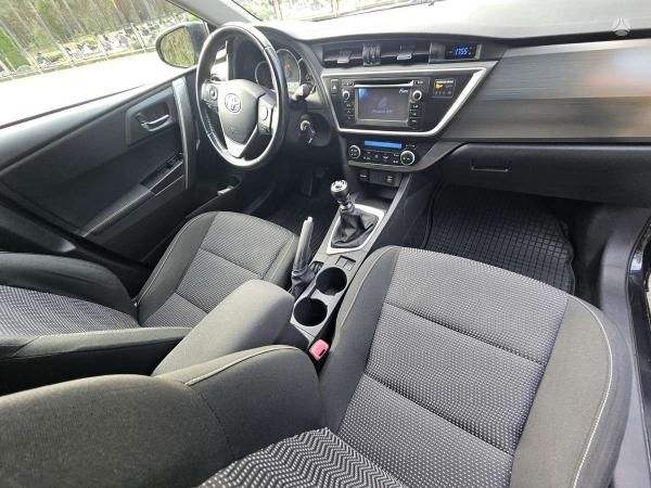 Melns Toyota Auris 2014 Viļņa, ar dzinēja tilpumu 1.36 L un nobraukumu 230 tūkst. km par 4500 €, foto 9 vietnē AUTOMOTO.COM.LV