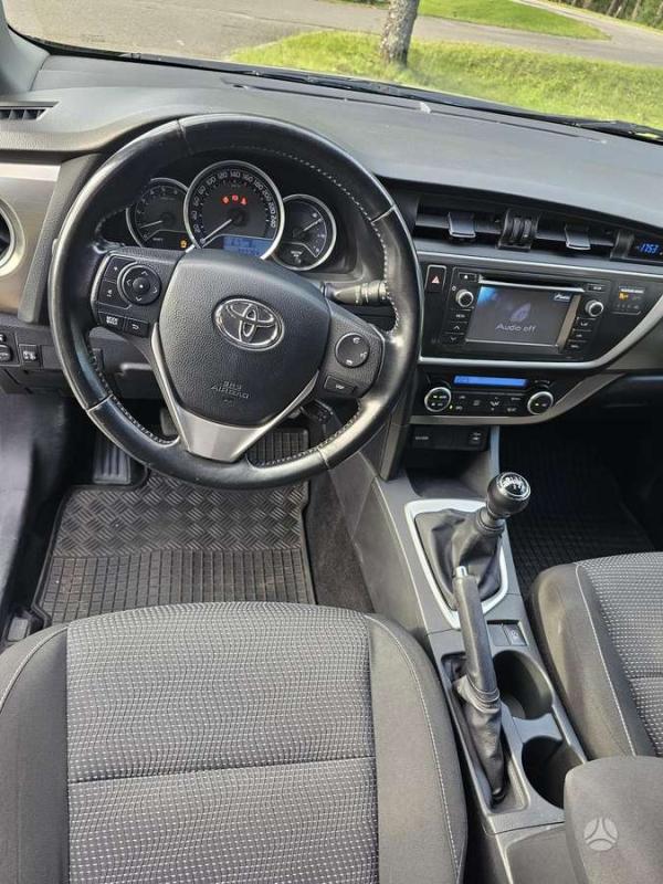 Melns Toyota Auris 2014 Viļņa, ar dzinēja tilpumu 1.36 L un nobraukumu 230 tūkst. km par 4500 €, foto 11 vietnē AUTOMOTO.COM.LV