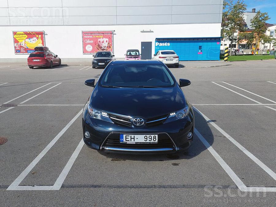 Black Toyota Auris 2014 in Riga, with an engine capacity of 1.60 L and mileage of 109 thousand km for 6000 €, photo 8 on AUTOMOTO.COM.LV