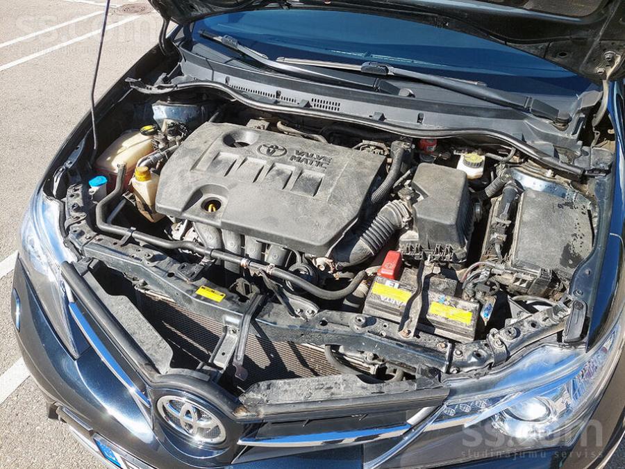 Black Toyota Auris 2014 in Riga, with an engine capacity of 1.60 L and mileage of 109 thousand km for 6000 €, photo 9 on AUTOMOTO.COM.LV