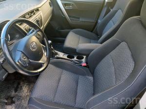 Black Toyota Auris 2014 in Riga, with an engine capacity of 1.60 L and mileage of 109 thousand km for 6000 €, photo 10 on AUTOMOTO.COM.LV
