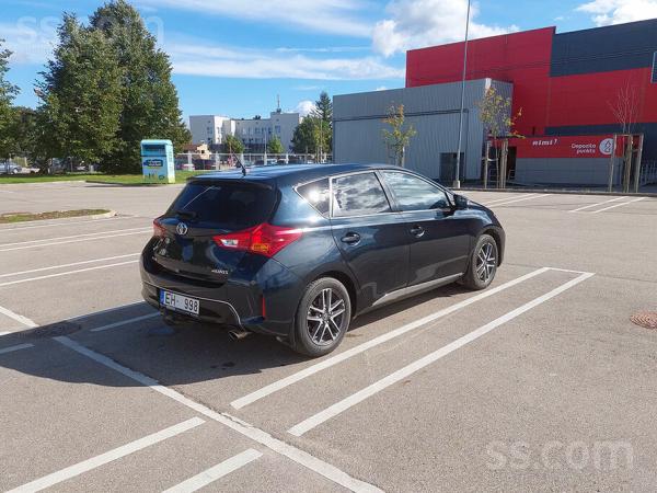 Melns Toyota Auris 2014 Rīga, ar dzinēja tilpumu 1.60 L un nobraukumu 109 tūkst. km par 6000 €, foto 4 vietnē AUTOMOTO.COM.LV