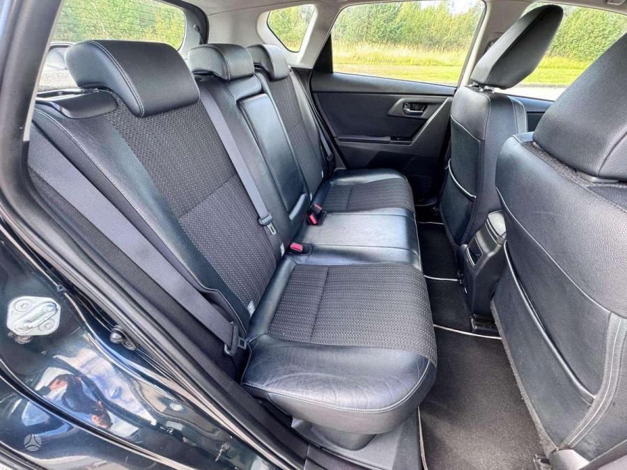 Melns Toyota Auris 2014 Viļņa, ar dzinēja tilpumu 1.80 L un nobraukumu 138 tūkst. km par 10850 €, foto 19 vietnē AUTOMOTO.COM.LV