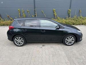 Black Toyota Auris 2014 in Vilnius, with an engine capacity of 1.80 L and mileage of 277 thousand km for 7878 €, photo 5 on AUTOMOTO.COM.LV