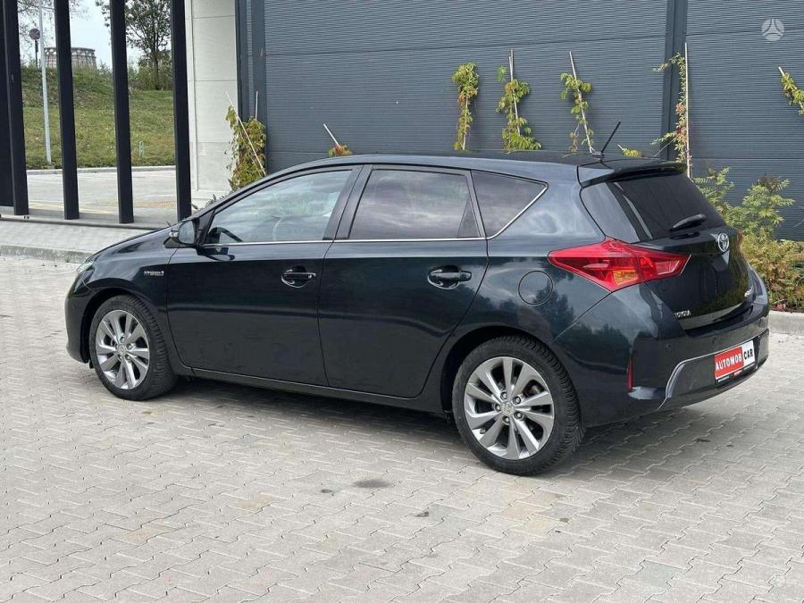 Black Toyota Auris 2014 in Vilnius, with an engine capacity of 1.80 L and mileage of 277 thousand km for 7878 €, photo 10 on AUTOMOTO.COM.LV