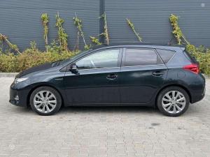 Black Toyota Auris 2014 in Vilnius, with an engine capacity of 1.80 L and mileage of 277 thousand km for 7878 €, photo 11 on AUTOMOTO.COM.LV