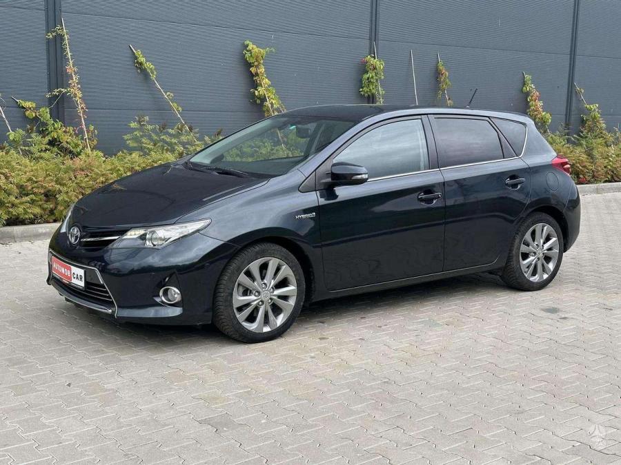 Black Toyota Auris 2014 in Vilnius, with an engine capacity of 1.80 L and mileage of 277 thousand km for 7878 €, photo 12 on AUTOMOTO.COM.LV