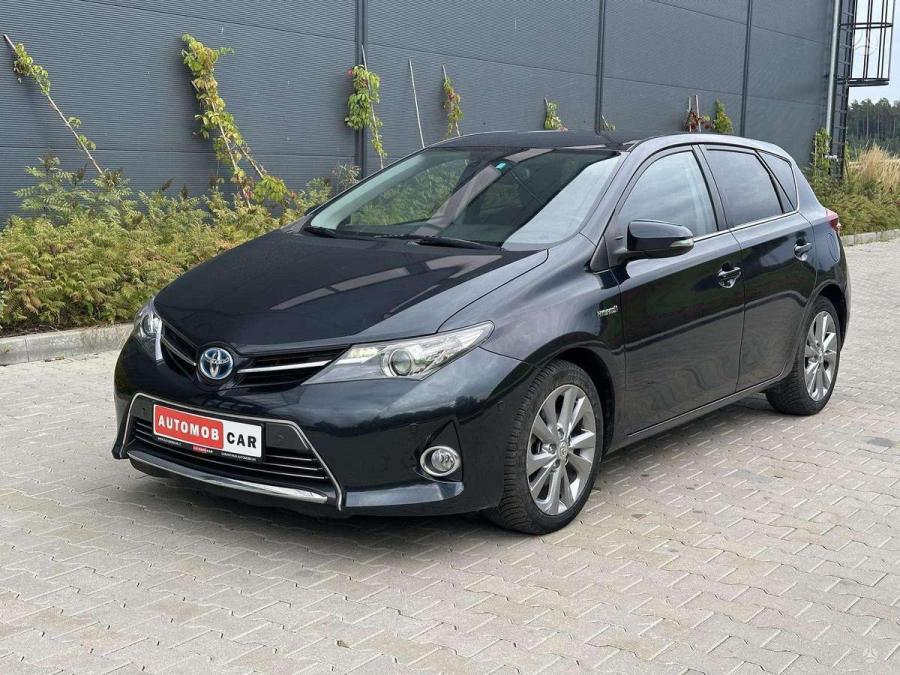 Black Toyota Auris 2014 in Vilnius, with an engine capacity of 1.80 L and mileage of 277 thousand km for 7878 €, photo 13 on AUTOMOTO.COM.LV