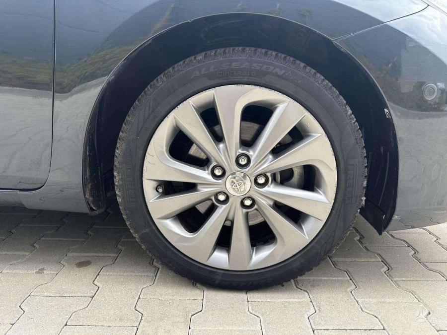 Black Toyota Auris 2014 in Vilnius, with an engine capacity of 1.80 L and mileage of 277 thousand km for 7878 €, photo 14 on AUTOMOTO.COM.LV
